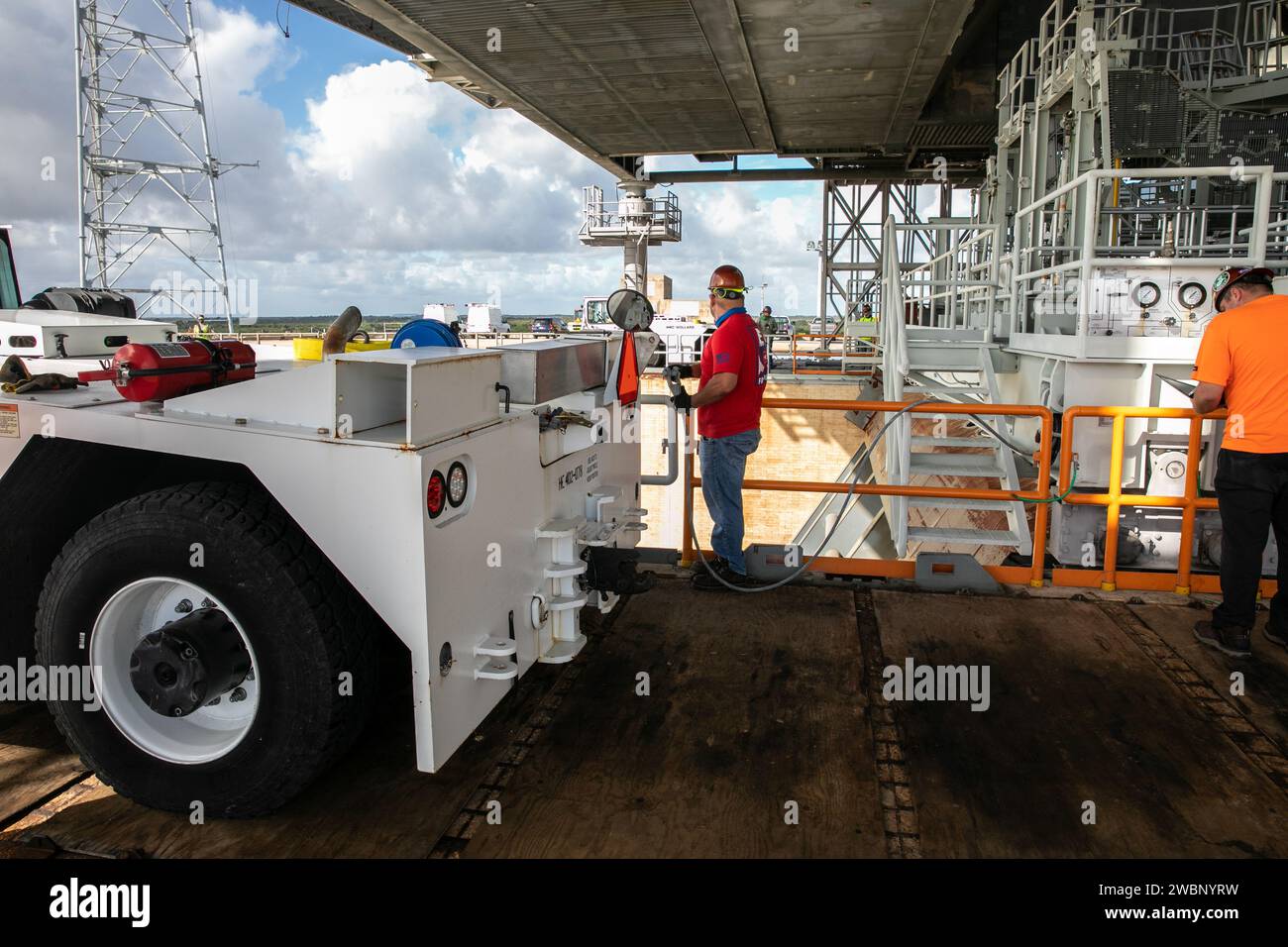 Ingenieure von Exploration Ground Systems und Jacobs unterstützen am 23 ...
