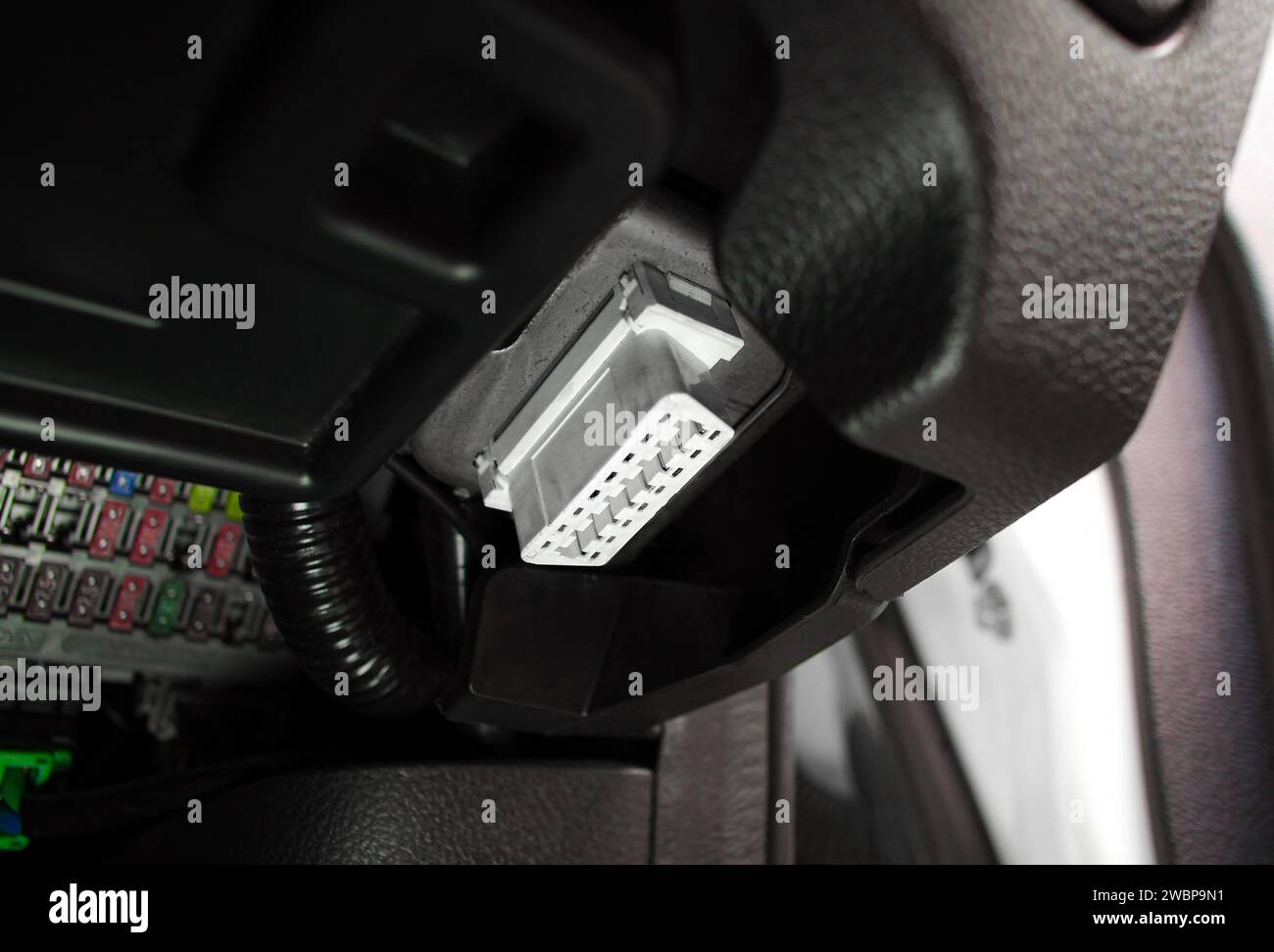 OBD2- oder OBDII-Anschluss für die Diagnose des elektronischen ...