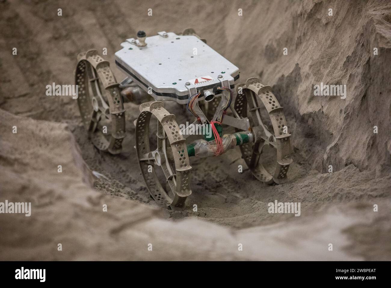 Der Astrobotic CubeRover durchquert das Gelände am 10. Dezember 2020 im ...