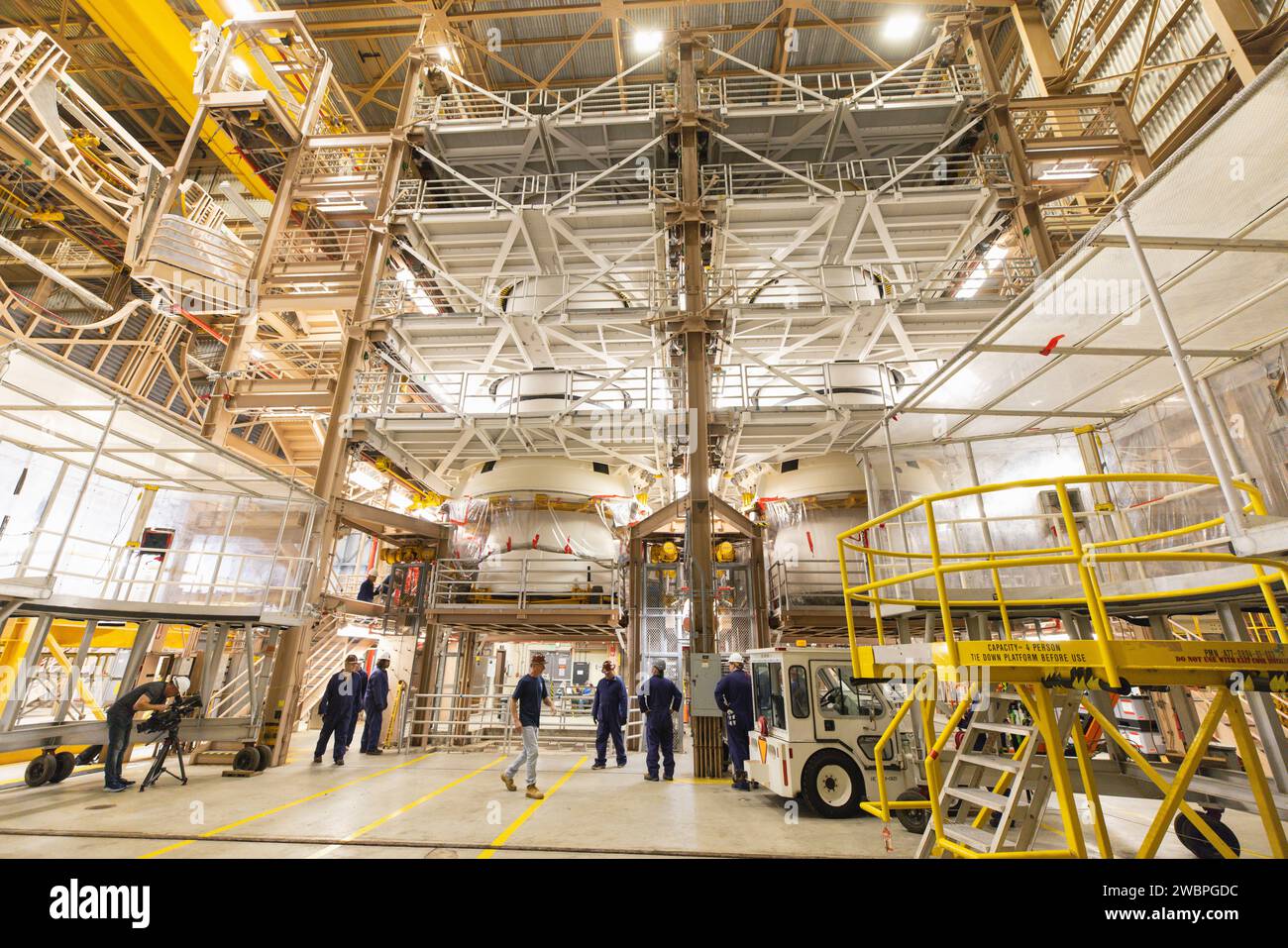 Techniker mit Exploration Ground Systems führen am Mittwoch, den 13 ...