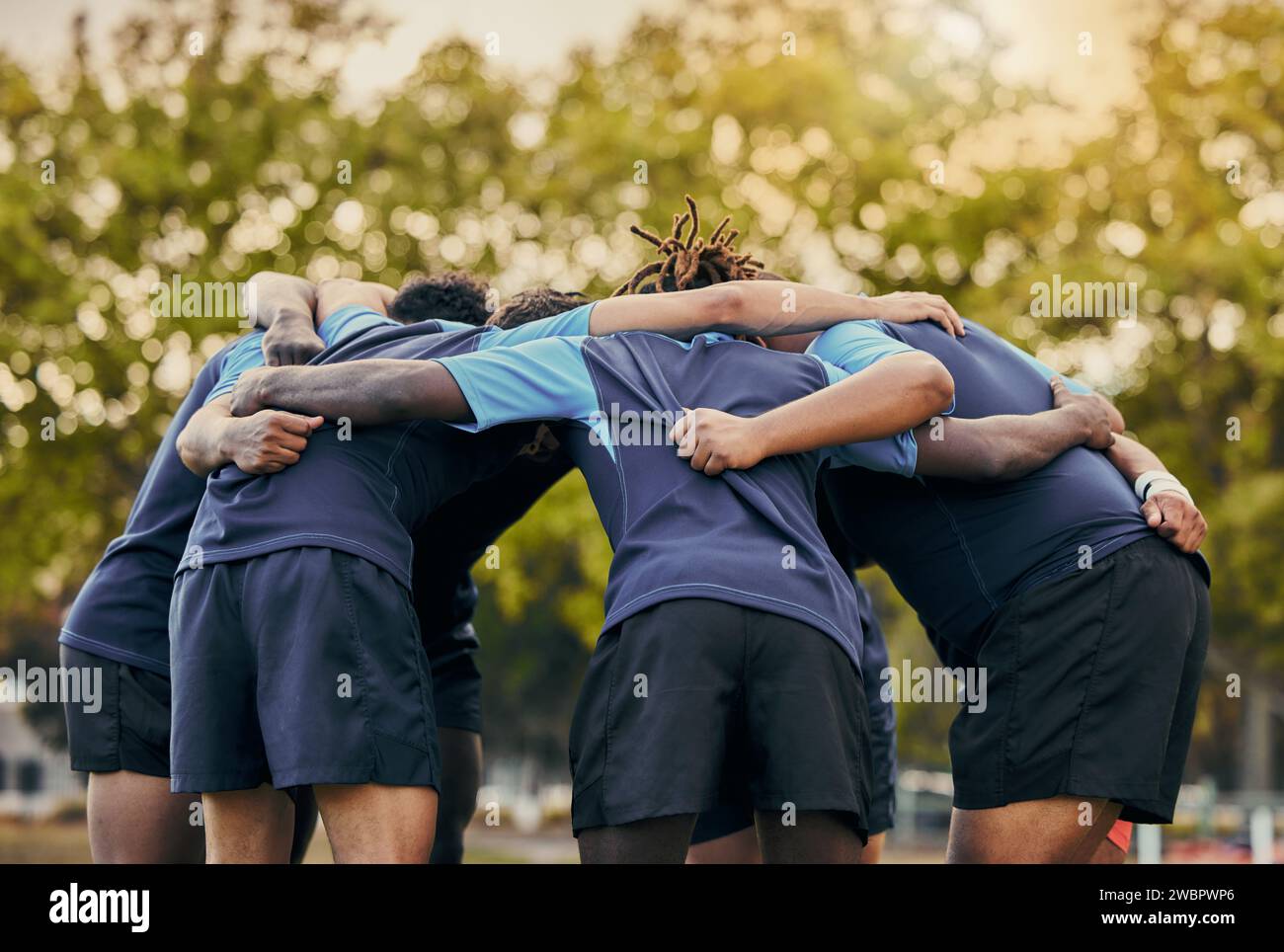 Vielfalt, Team und Männer drängen sich im Sport um Unterstützung ...
