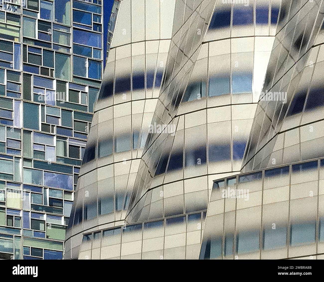Gehry tower -Fotos und -Bildmaterial in hoher Auflösung – Alamy