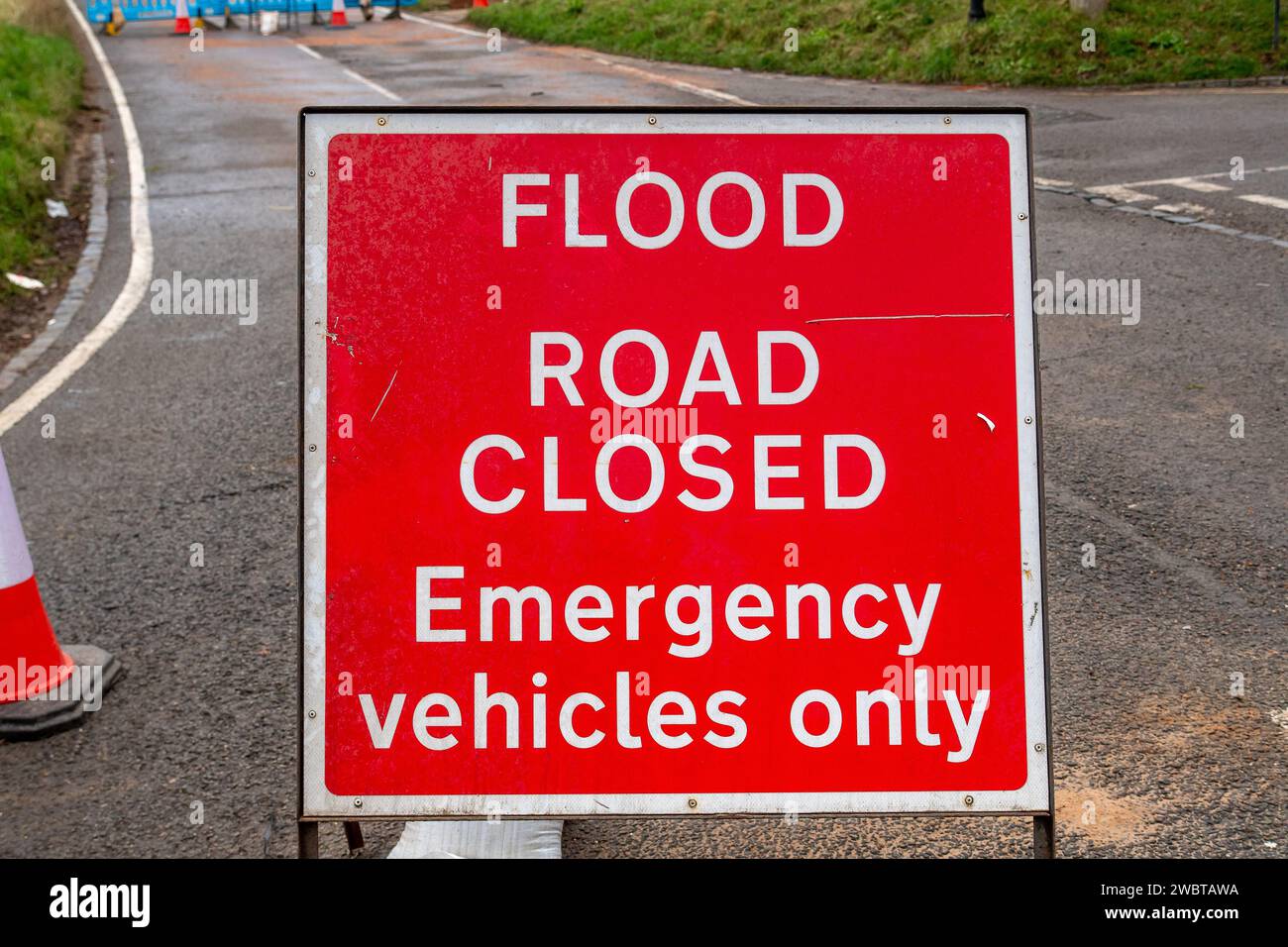 Cookham, Großbritannien. Januar 2024. Die B4447-Hauptstraße durch ...