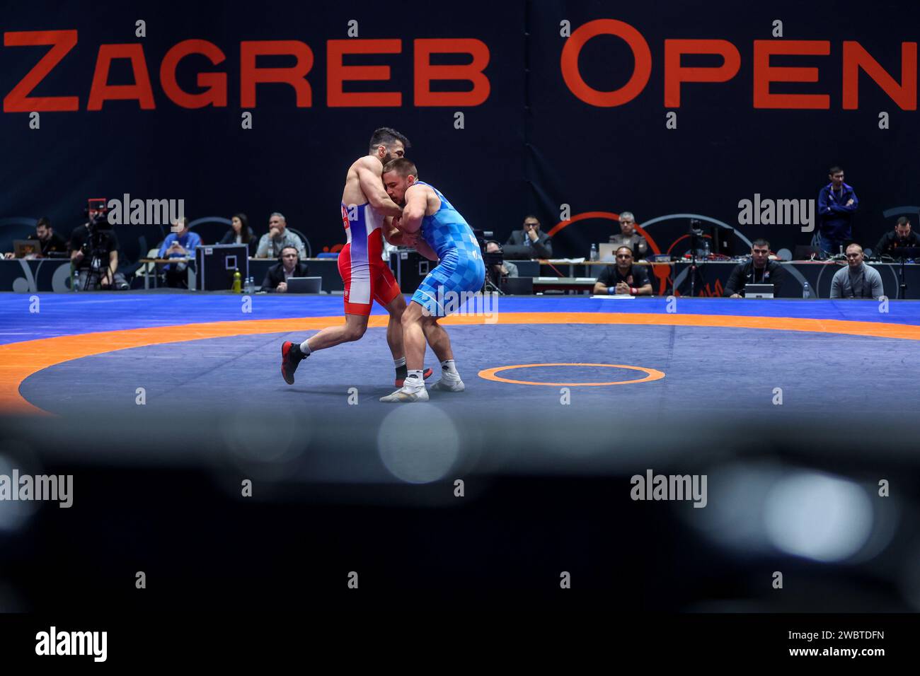 Zagreb, Hrvatska. Januar 2024. Antonio Kamenjasevic aus Kroatien (blau ...