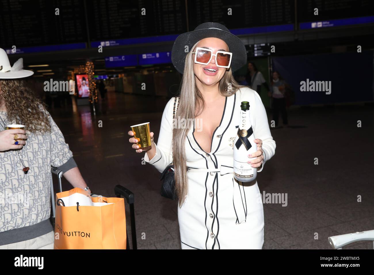 Kim Virginia Hartung bei der Abreise der Dschungelcamp-Kandidaten der ...
