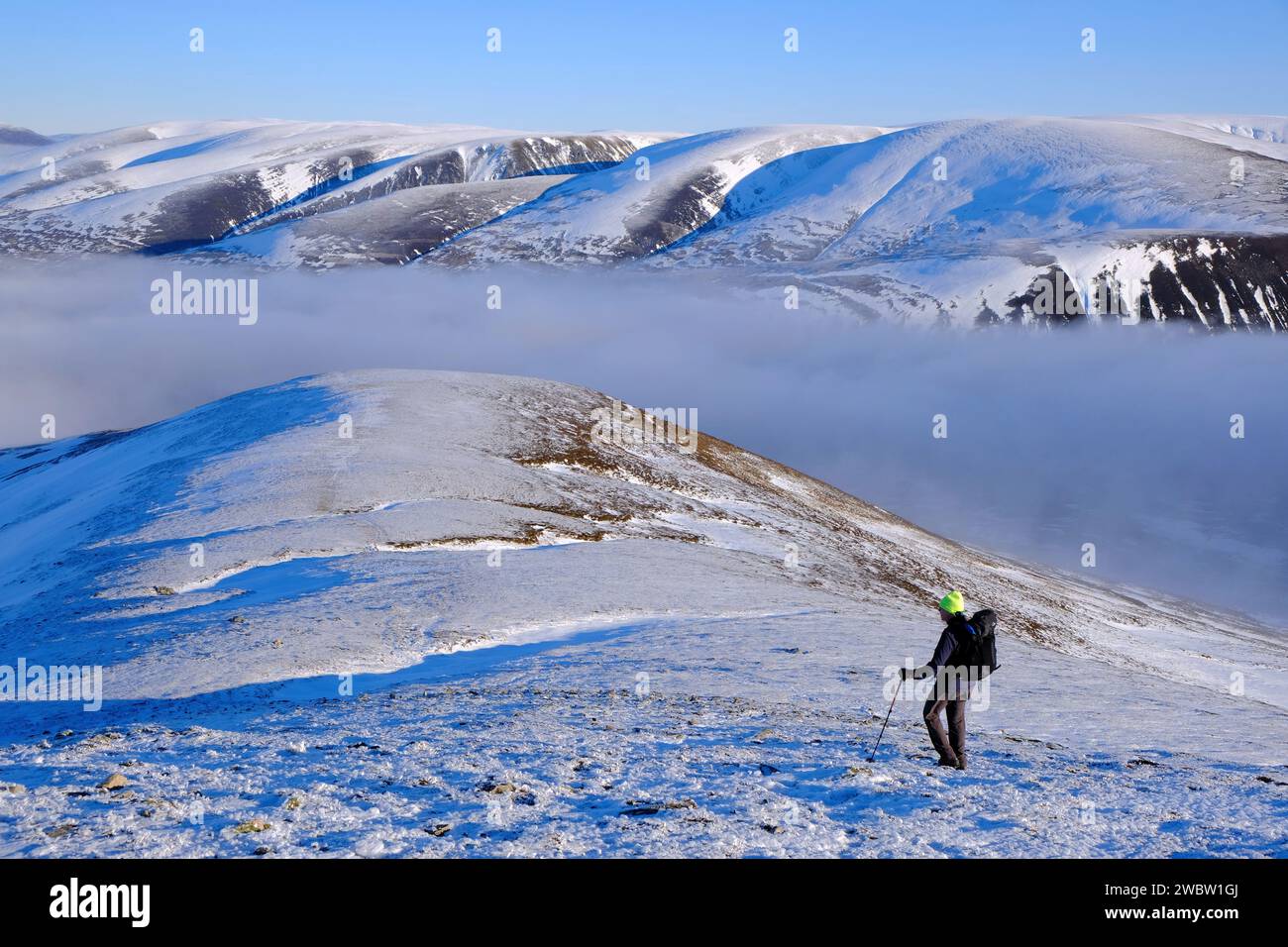 Drumochter, Schottland, Vereinigtes Königreich. Januar 2024. Schnee auf ...