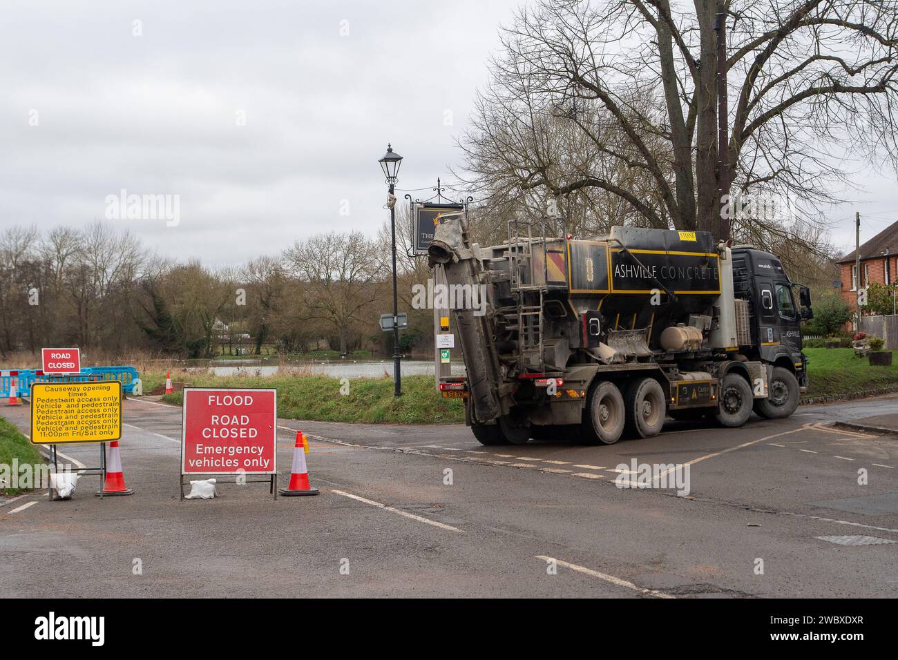 Cookham, Großbritannien. Januar 2024. Die Hauptstraße über Cookham Moor ...
