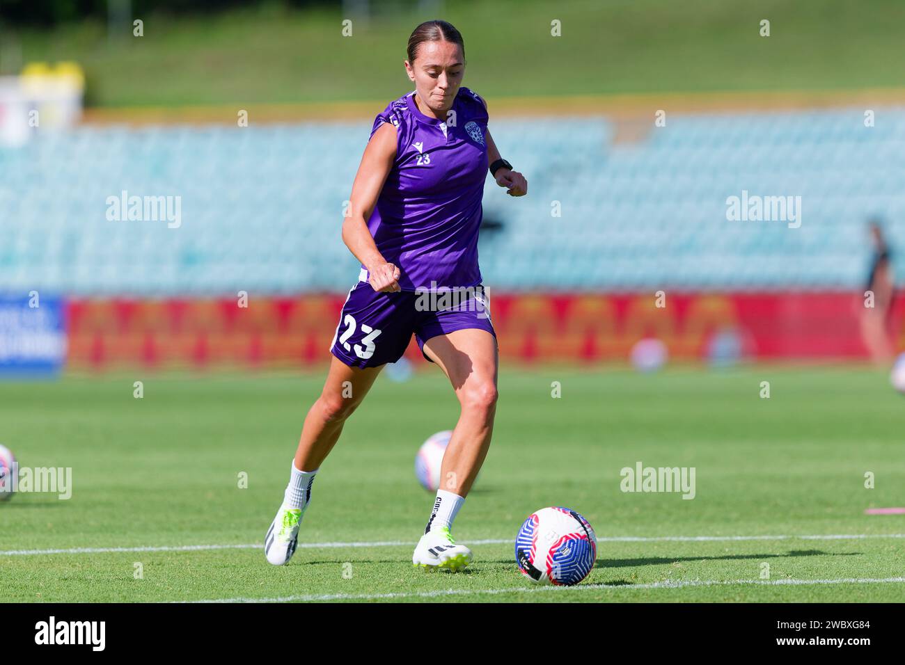 Sydney, Australien. Januar 2024. Isobel Dalton von Perth Glory wärmt ...