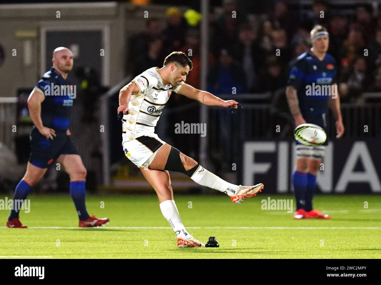 Gloucester's Adam Hastings erzielt einen Elfmeter beim EPCR Challenge ...