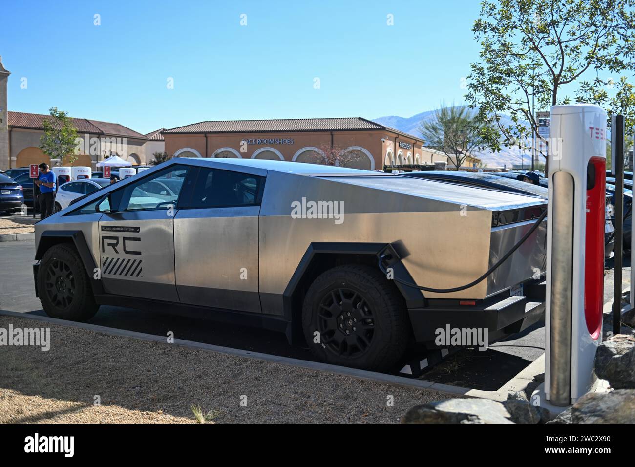 Ein Tesla Cybertruck wird am Freitag, den 24. November 2023, in der ...