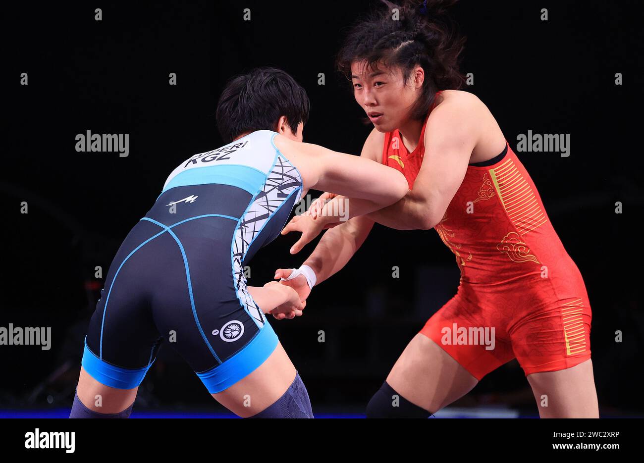 Zagreb, Kroatien. Januar 2024. ZAGREB, KROATIEN - 13. JANUAR: Juan Wang aus China (rot) tritt am ...