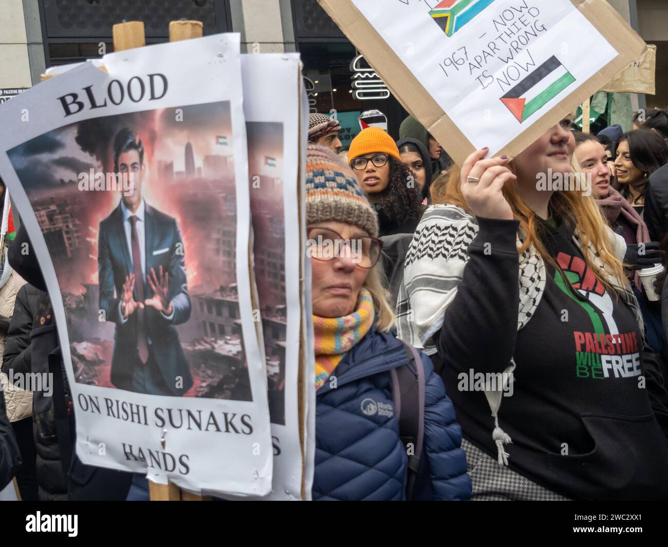 London, Großbritannien. Januar 2024. BLUT AUF RISHI SUNAKS HANDPLAKATEN ...