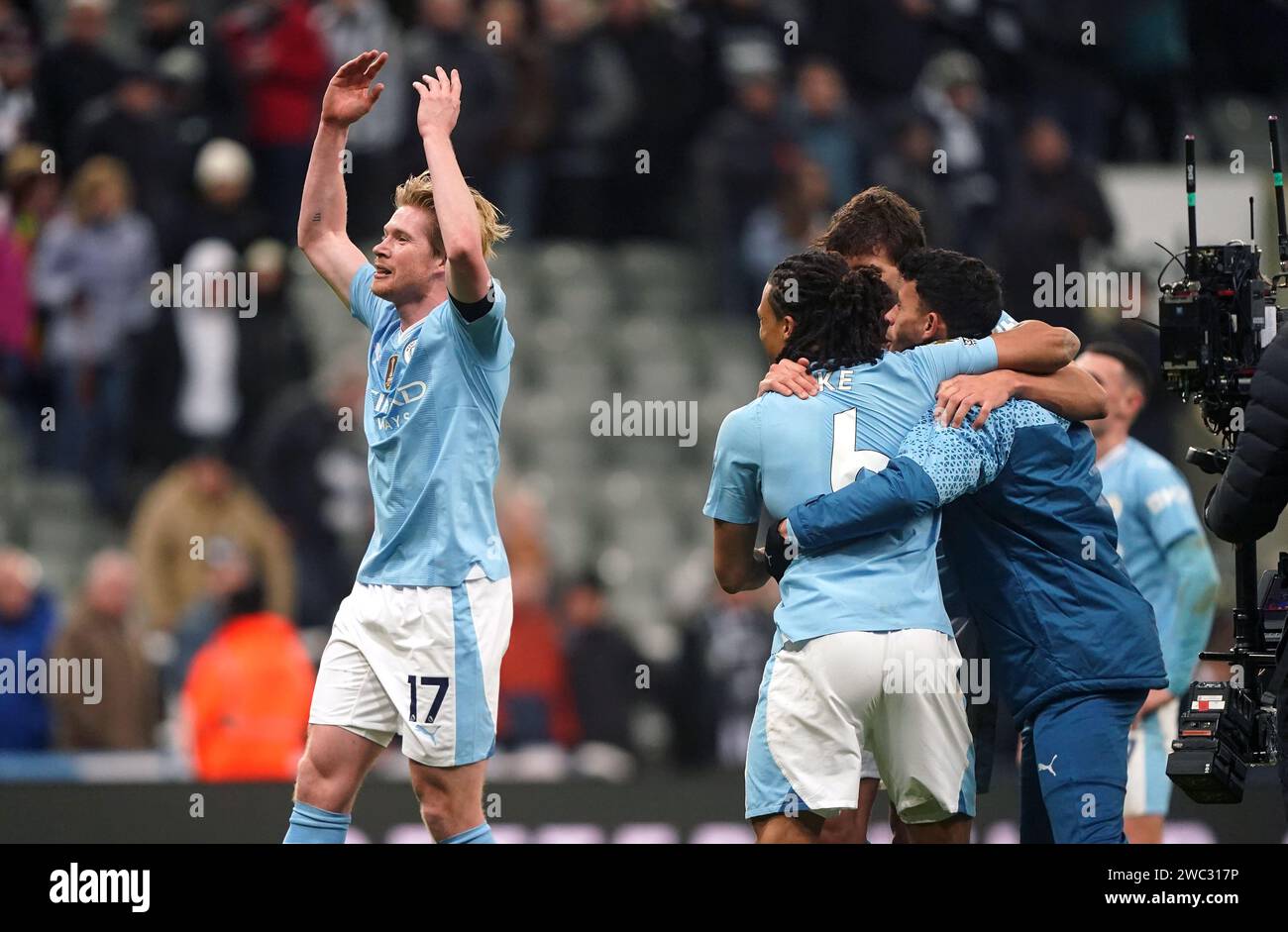 Kevin de Bruyne von Manchester City feiert nach dem Spiel der Premier ...