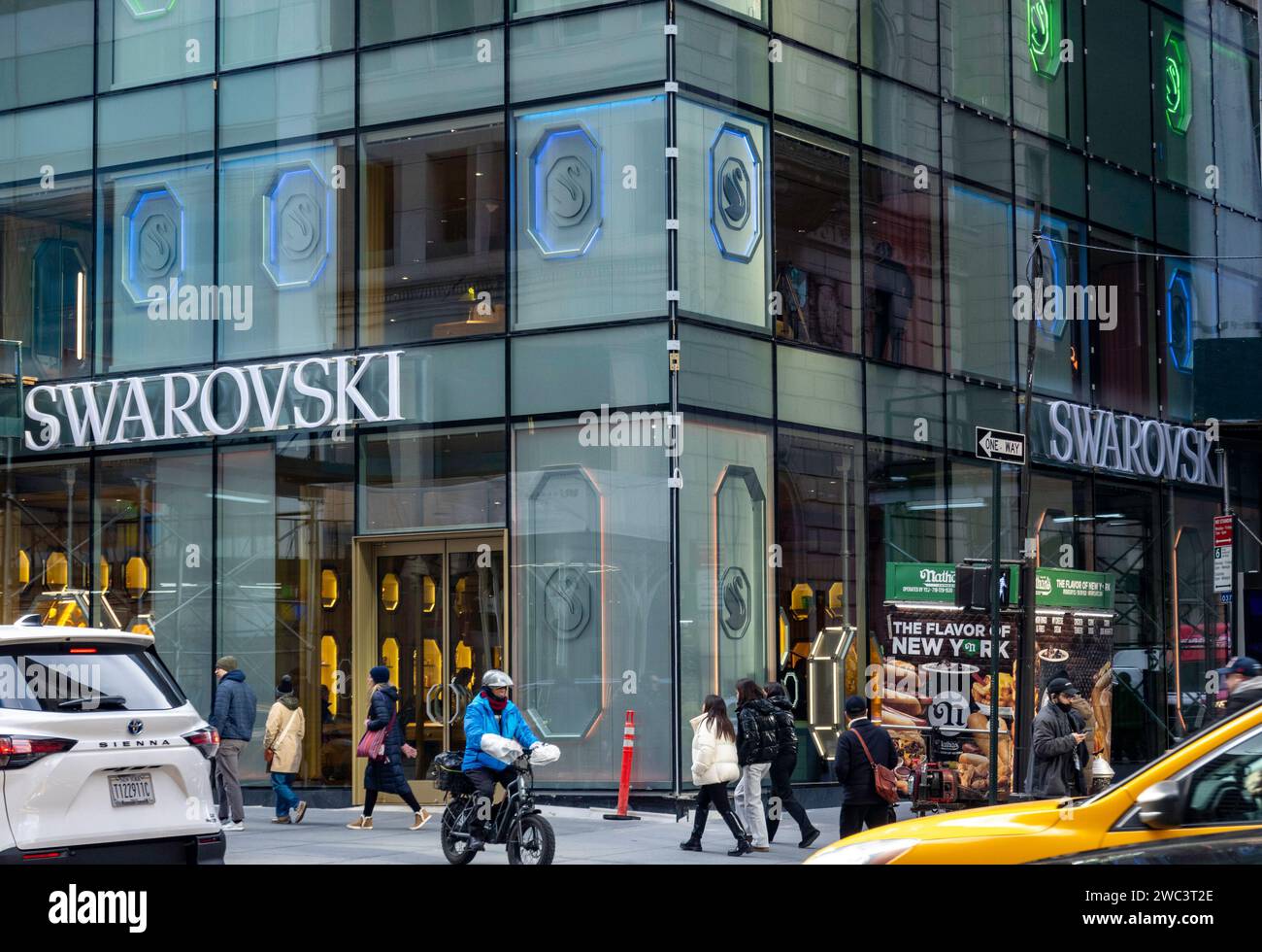 Der globale Flagship Store von Swarovski bietet eine komplette ...