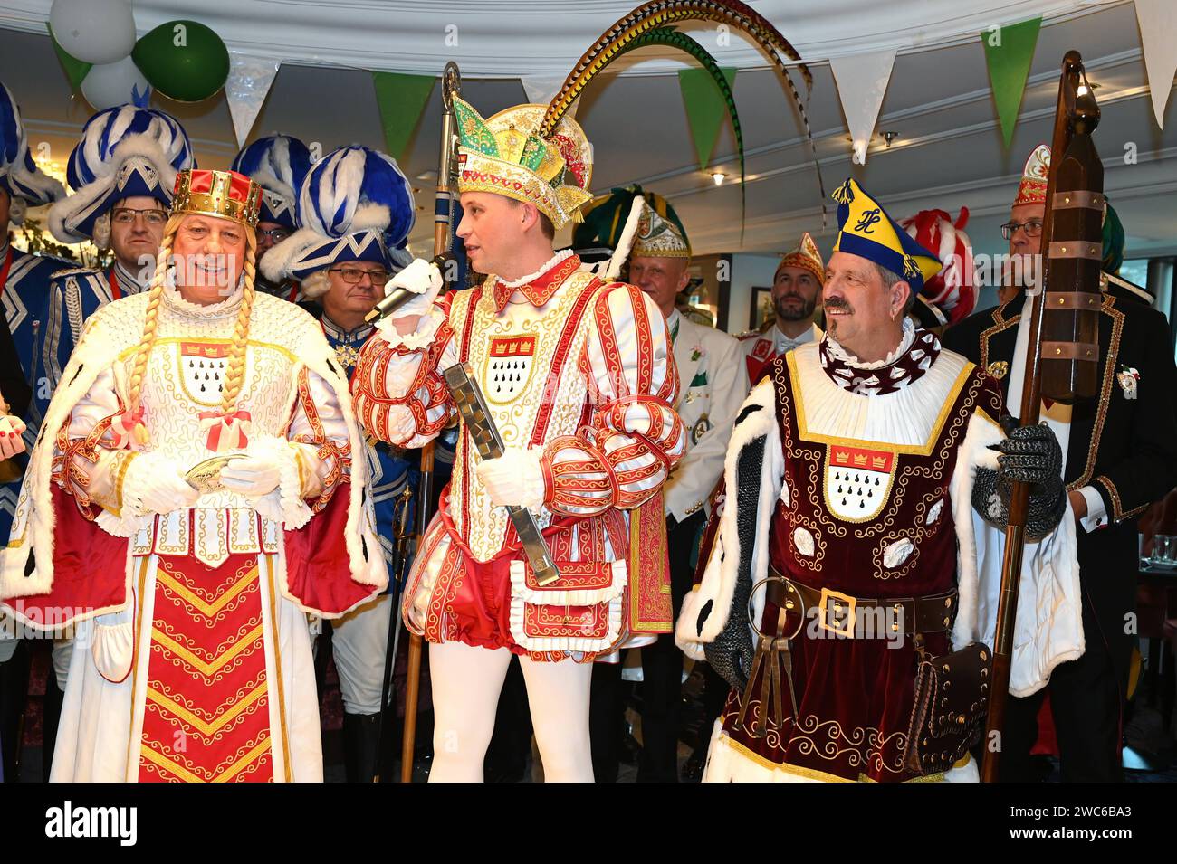 das Kölner Karneval Dreigestirn der Karnevalsession 2024. l-r ...
