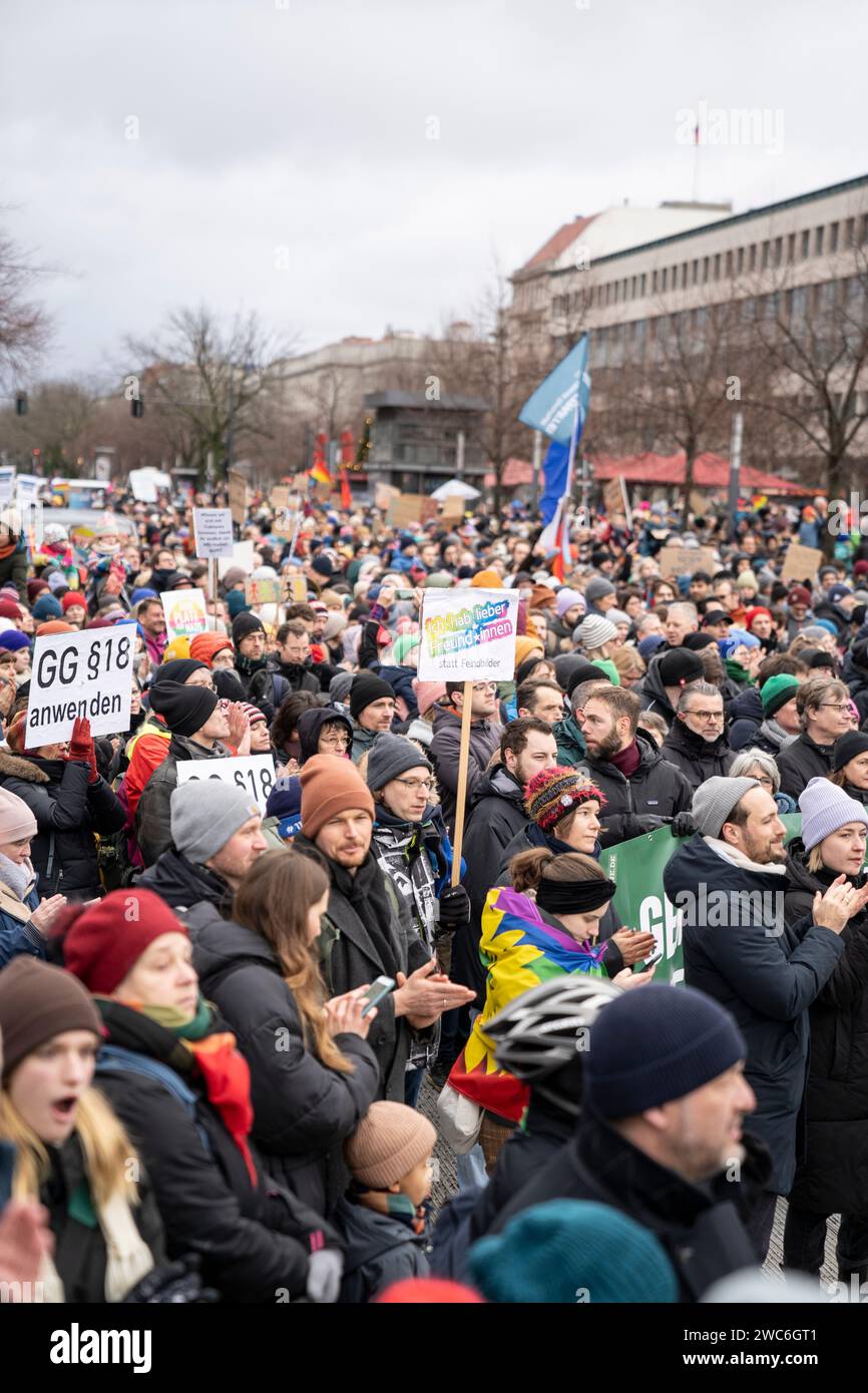 Berliner Protest gegen AFD-Rechten und Bauern, die im Januar 2024 ...