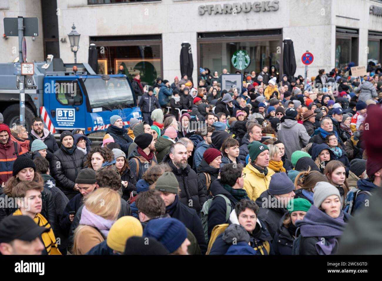 Berliner Protest gegen AFD-Rechten und Bauern, die im Januar 2024 ...