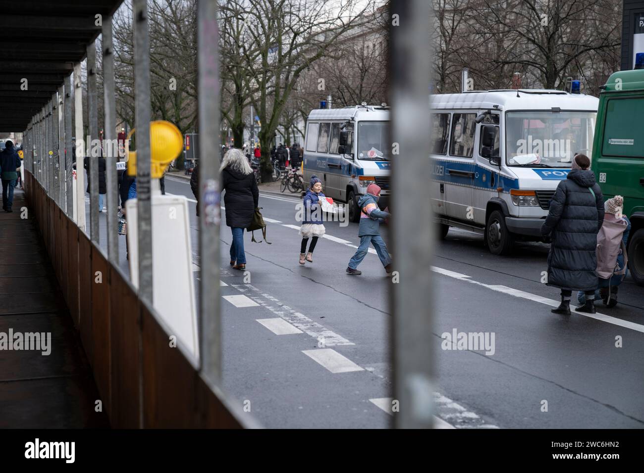 Berliner Protest gegen AFD-Rechten und Bauern, die im Januar 2024 ...
