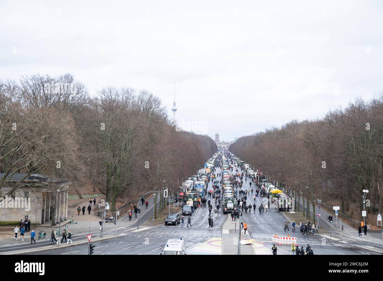Berliner Protest gegen AFD-Rechten und Bauern, die im Januar 2024 ...