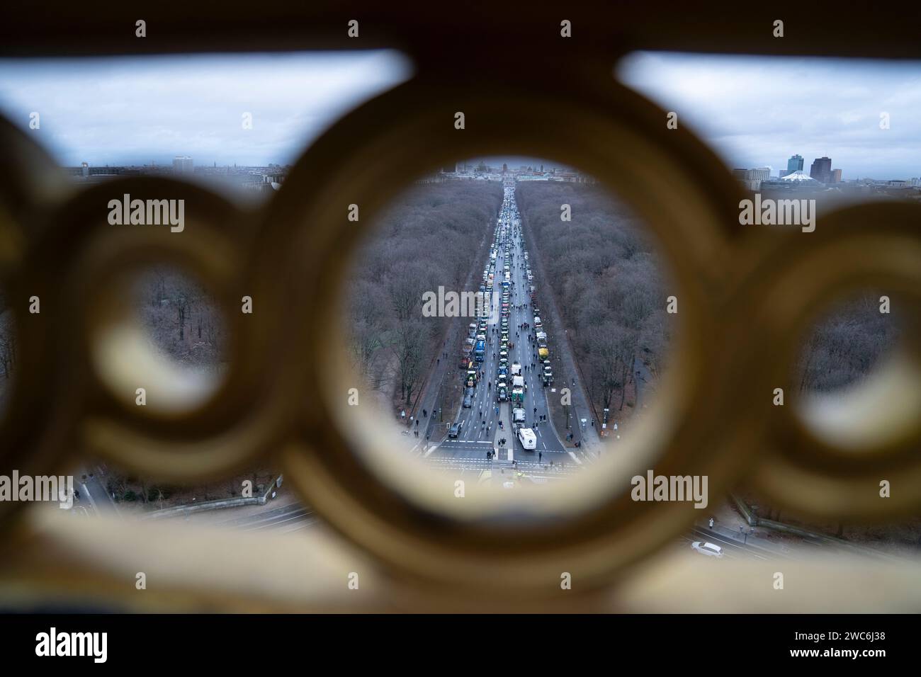 Berliner Protest gegen AFD-Rechten und Bauern, die im Januar 2024 ...