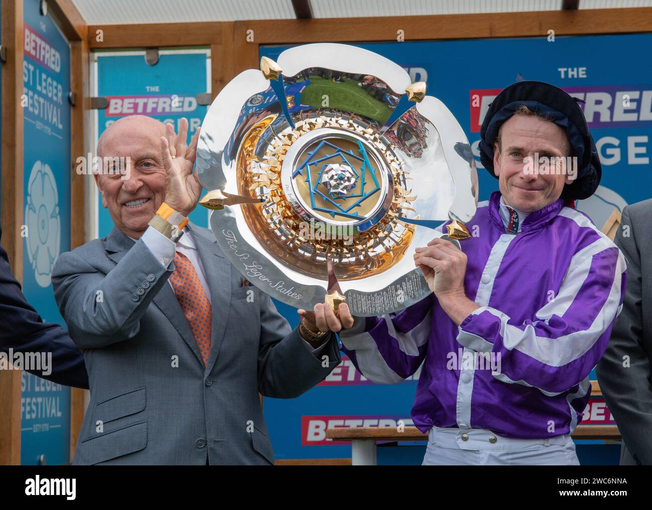 Ryan Moore gewinnt am 16. September 2023 den St Leger at Doncaster ...