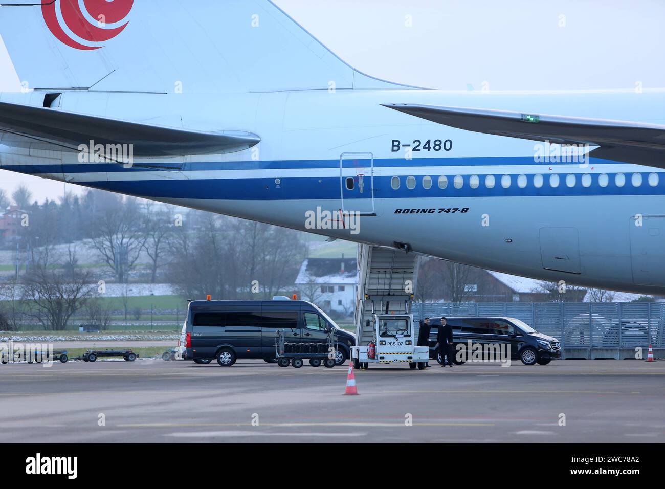 Der Premierminister der Volksrepublik China, Li Qiang, reiste mit einer ...