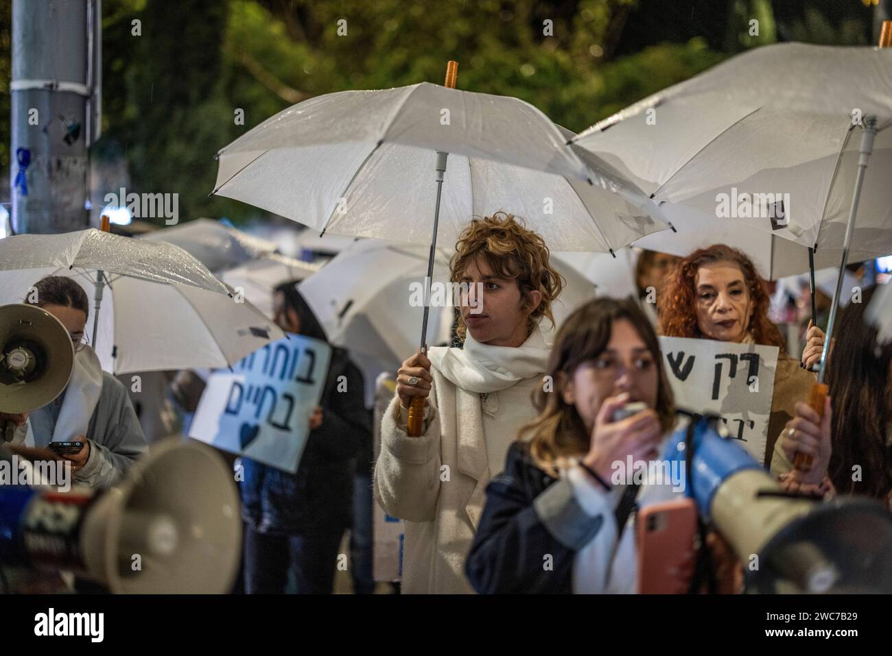 Tel Aviv, Israel. Januar 2024. Die Menschen nehmen an einem Protest ...
