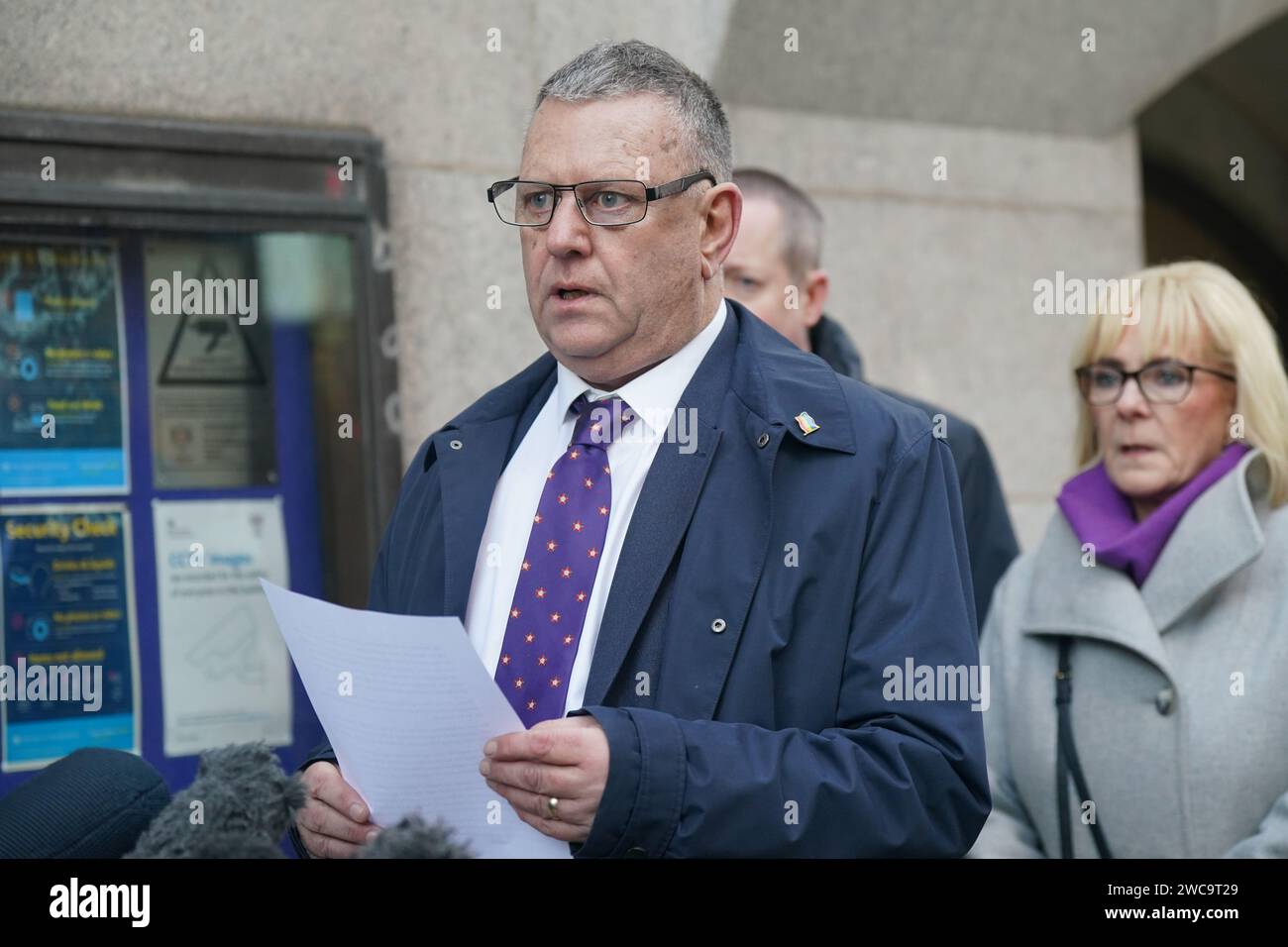 Gary Furlong gibt eine Erklärung vor den Medien außerhalb des Old ...