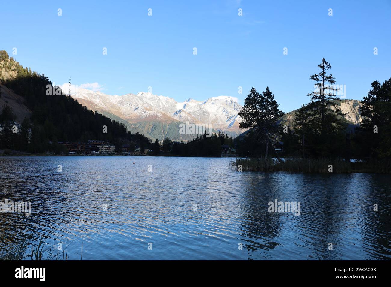 Lake champex -Fotos und -Bildmaterial in hoher Auflösung – Alamy