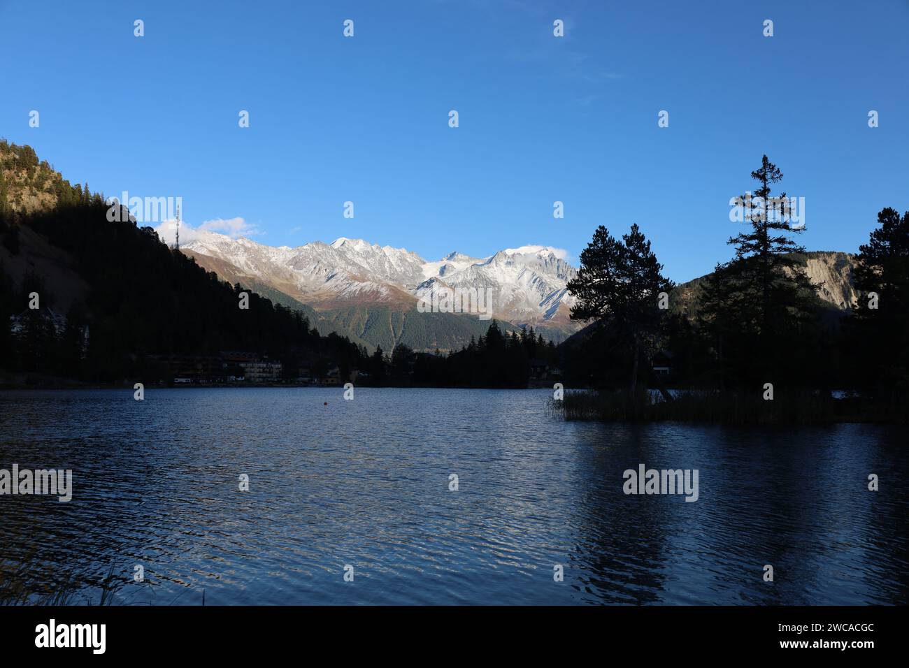 Lake champex -Fotos und -Bildmaterial in hoher Auflösung – Alamy