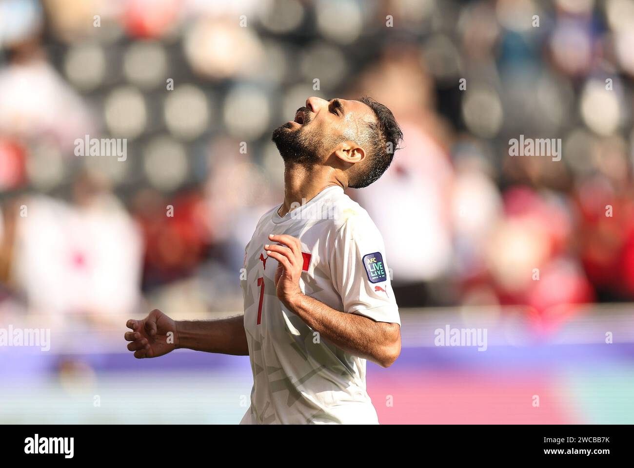 Doha. Januar 2024. Bahrains Ali Madan reagiert beim Gruppenspiel der ...