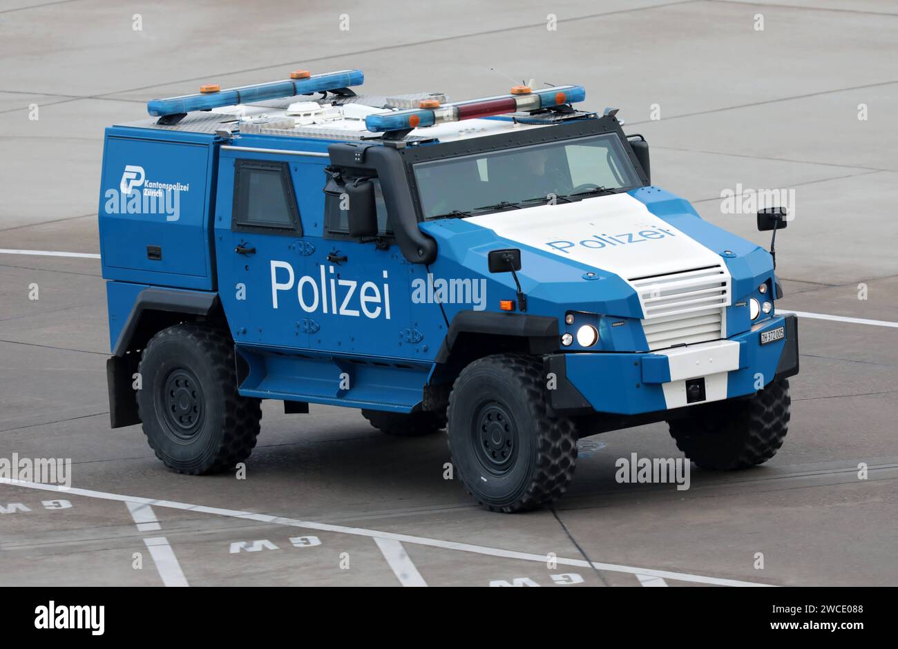 Ein geschützter Sonderwagen der Kantonspolizei Zürich, Polizeiposten ...