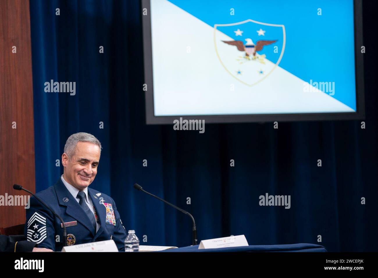 Obermeister der Luftwaffe, Sgt. Ramon „CZ“ Colon-Lopez, eingehender ...
