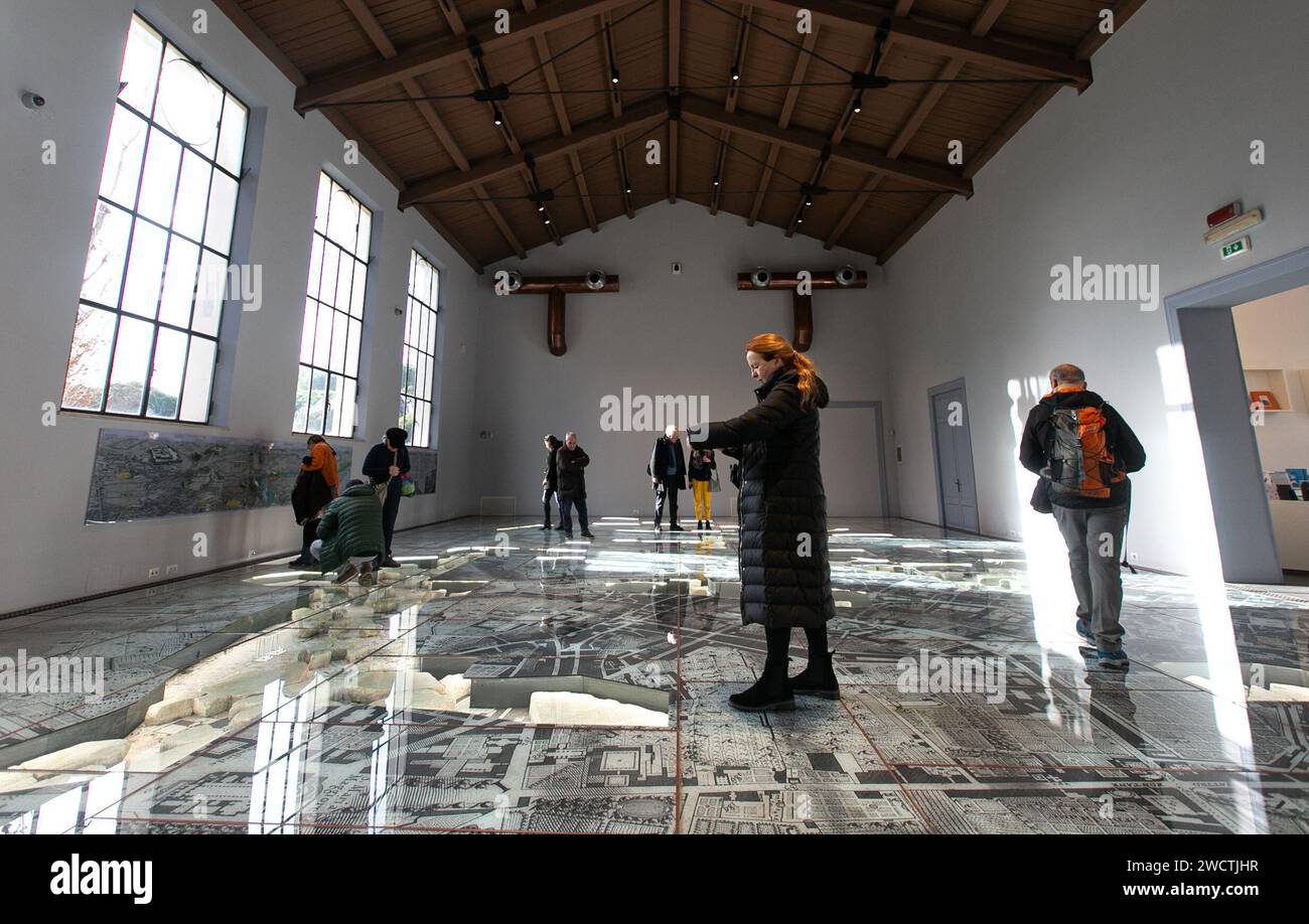 Rom, Italien. Januar 2024. Besucher nehmen am 16. Januar 2024 an einer ...