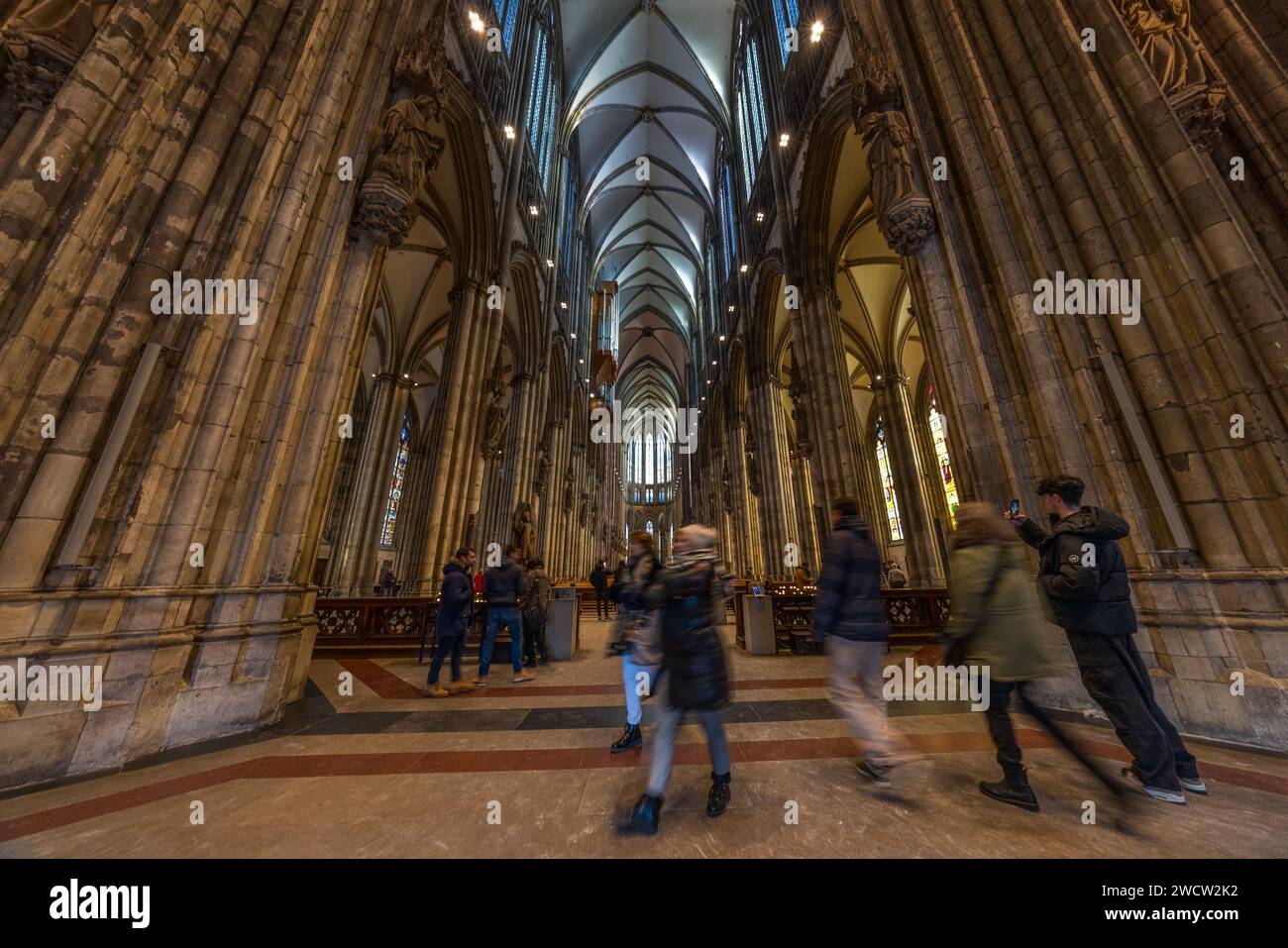Cologne cathedral interior -Fotos und -Bildmaterial in hoher Auflösung ...