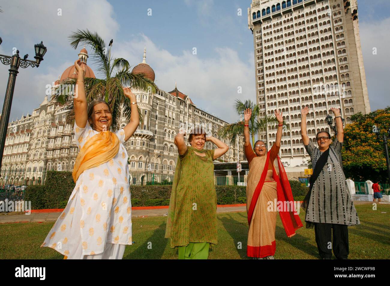 Sari club -Fotos und -Bildmaterial in hoher Auflösung – Alamy