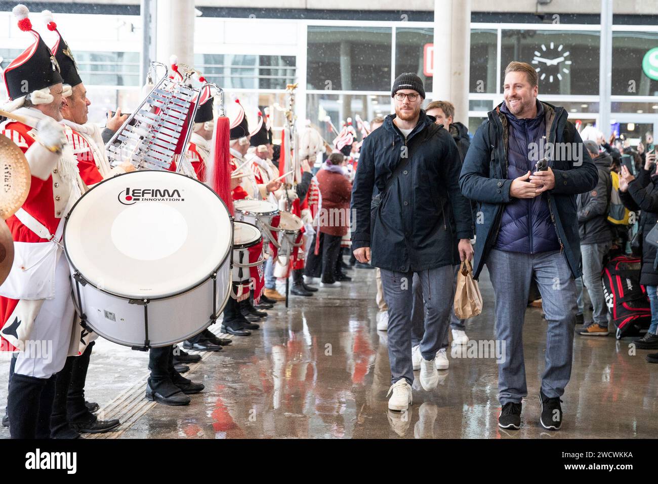 Oliver Roggisch beim Empfang der deutschen Handballnationalmannschaft am Hauptbahnhof, am 17.01. ...