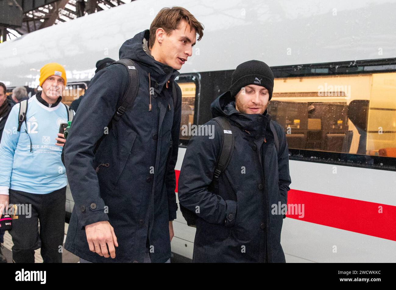Julian K?ster mit Lukas Mertens beim Empfang der deutschen Handballnationalmannschaft am ...