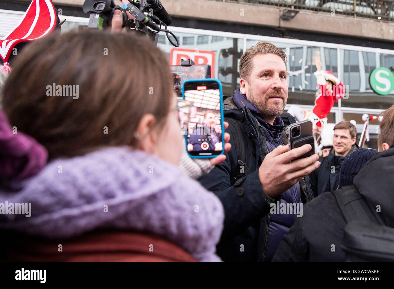 Oliver Roggisch beim Empfang der deutschen Handballnationalmannschaft am Hauptbahnhof, am 17.01. ...
