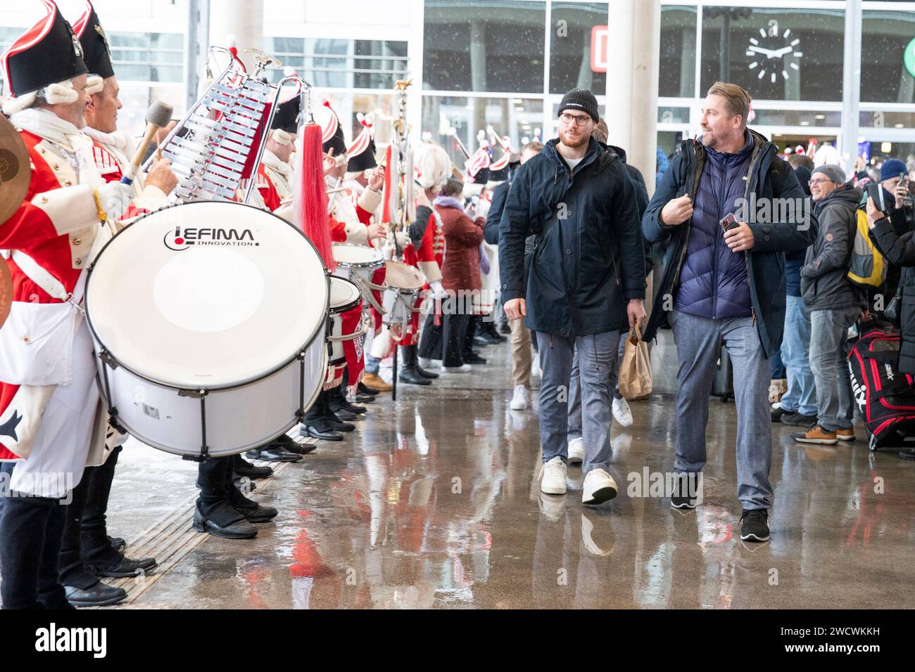 Oliver Roggisch beim Empfang der deutschen Handballnationalmannschaft am Hauptbahnhof, am 17.01. ...
