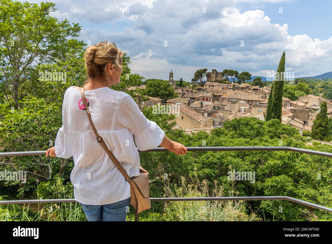 Frankreich, Vaucluse, Parc Naturel Regional du Luberon, Cucuron, auf ...