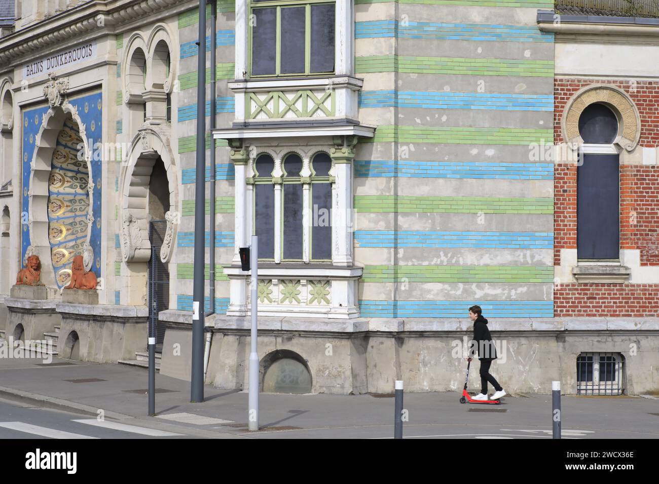 Frankreich, Nord, Dunkirk, Roller vor dem alten Bains Dunkerquois (1896 ...