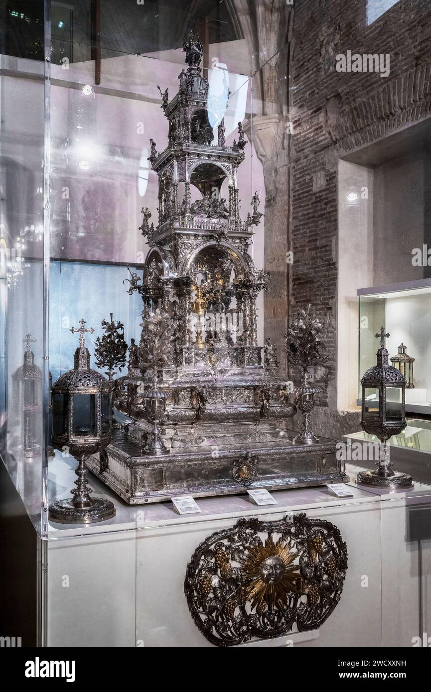 Monstranz als kleiner tempel -Fotos und -Bildmaterial in hoher ...