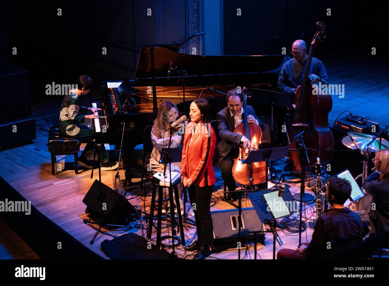 Yuka Honda, Elektronik-Instrumentalistin und EMI Helfrich, tritt am 17 ...