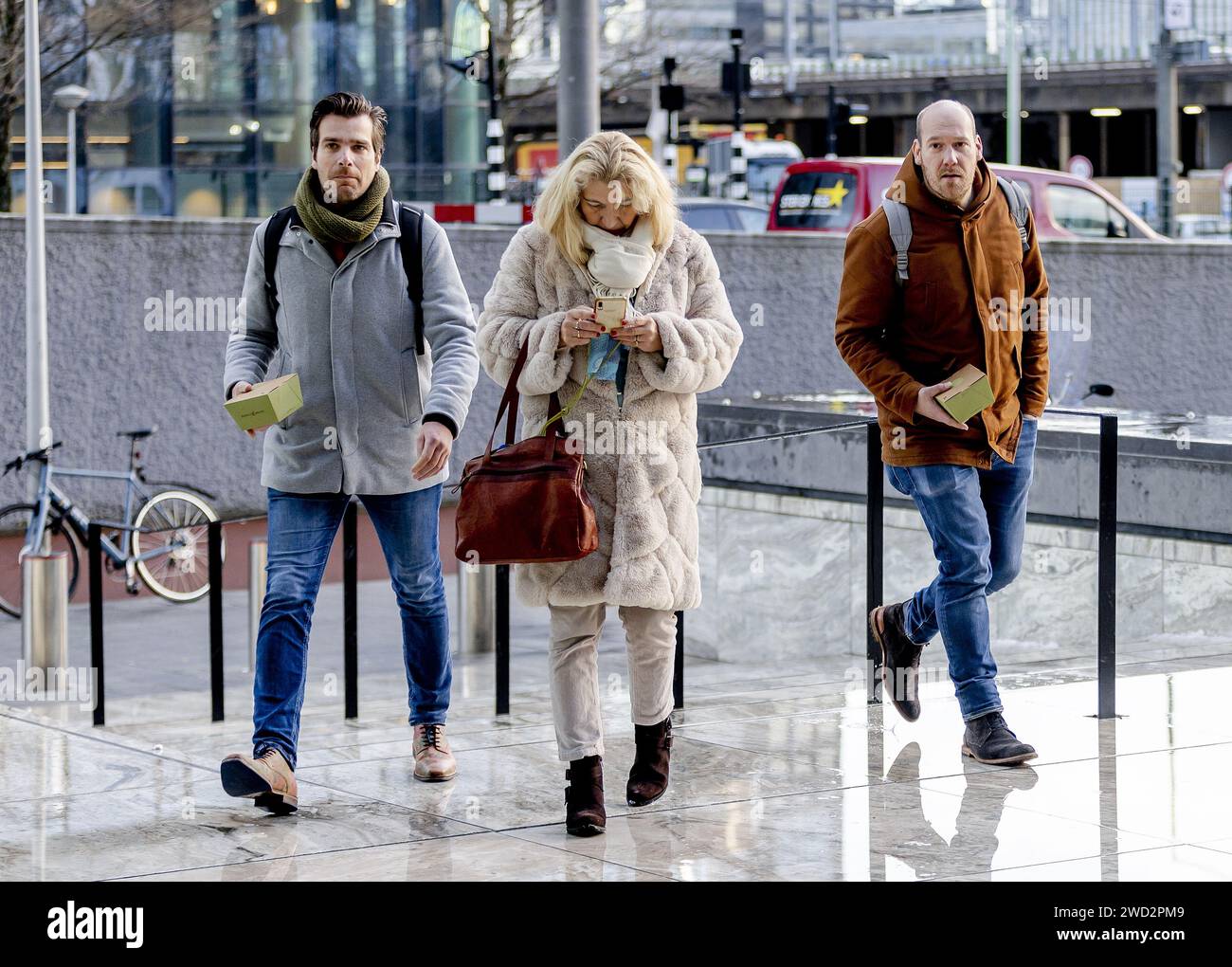 AMSTERDAM - die Journalisten Chiel Timmermans und Yelle Tieleman von der AD kommen zu dem ...