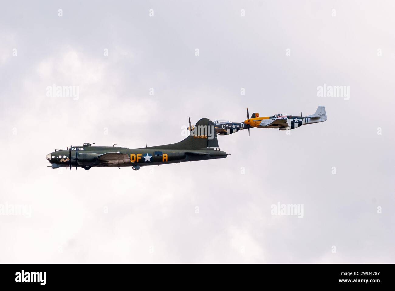 B 17 fliegende festung kampfflugzeug -Fotos und -Bildmaterial in hoher ...