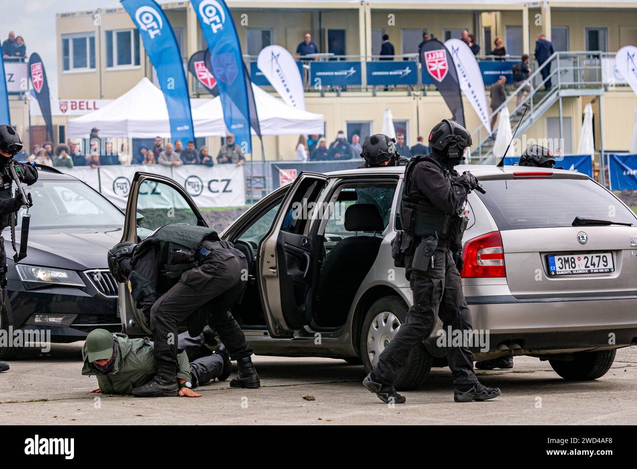 Czech police uniform -Fotos und -Bildmaterial in hoher Auflösung – Alamy