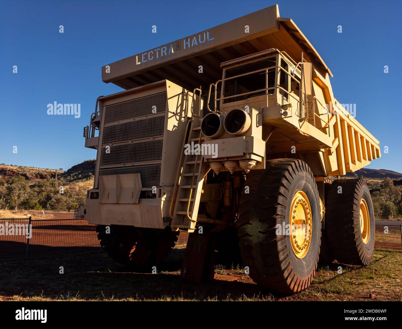 Erz dump muldenkipper rig -Fotos und -Bildmaterial in hoher Auflösung ...