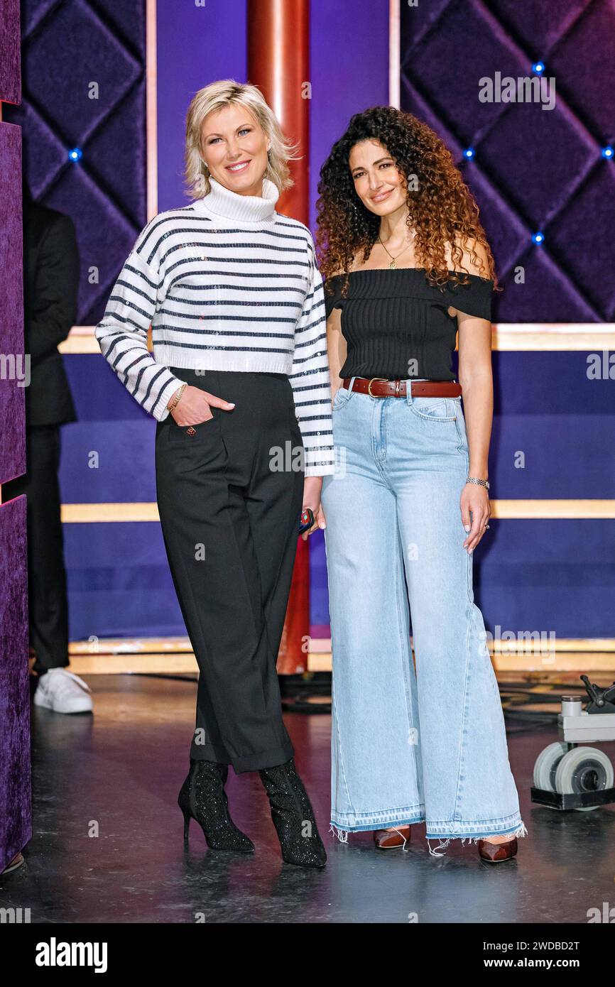 MDR - Flussboot. Moderatorin Kamilla Senjo und Marwa Eldessouky ...