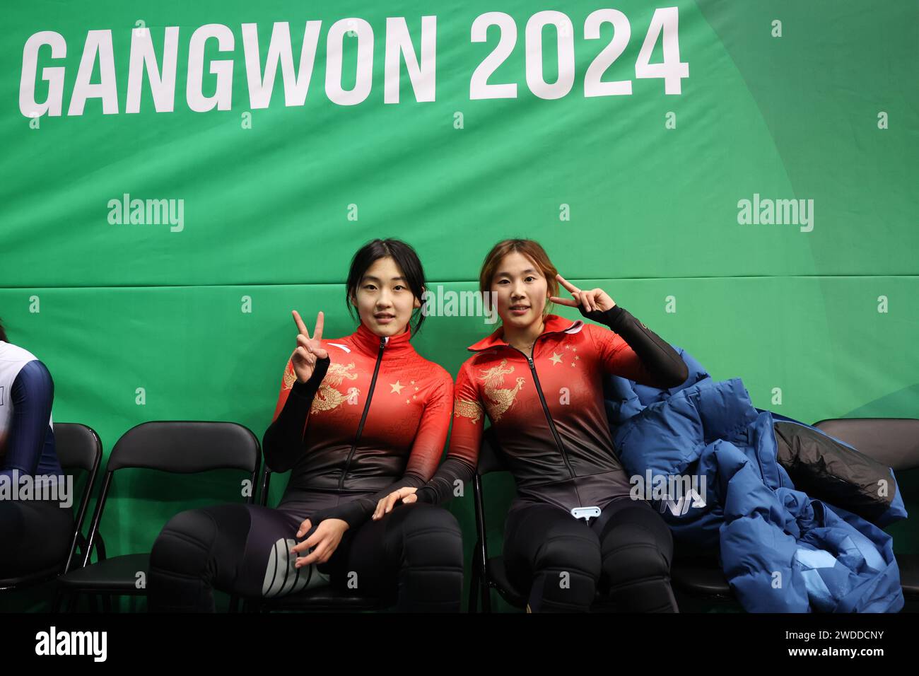 Gangneung, Südkorea. Januar 2024. Yang Jingru (R) und Li Jinzi aus ...